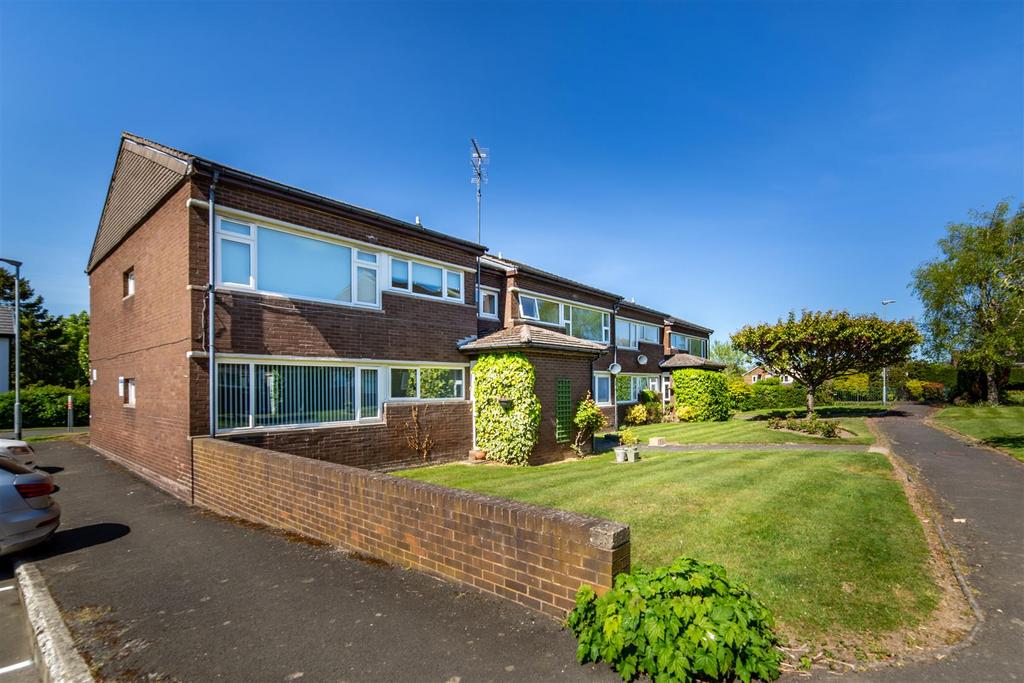 Dunsgreen Court, Ponteland 2 bed flat - £850 pcm (£196 pw)