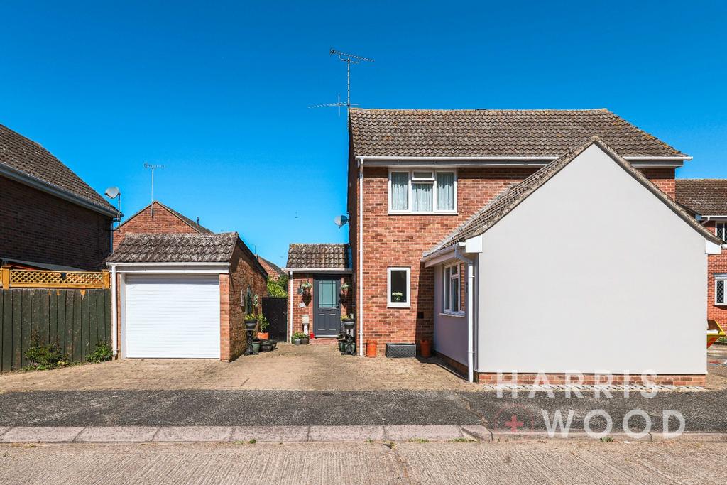 Charlotte Way, Witham, Essex, CM8 4 bed detached house - £550,000