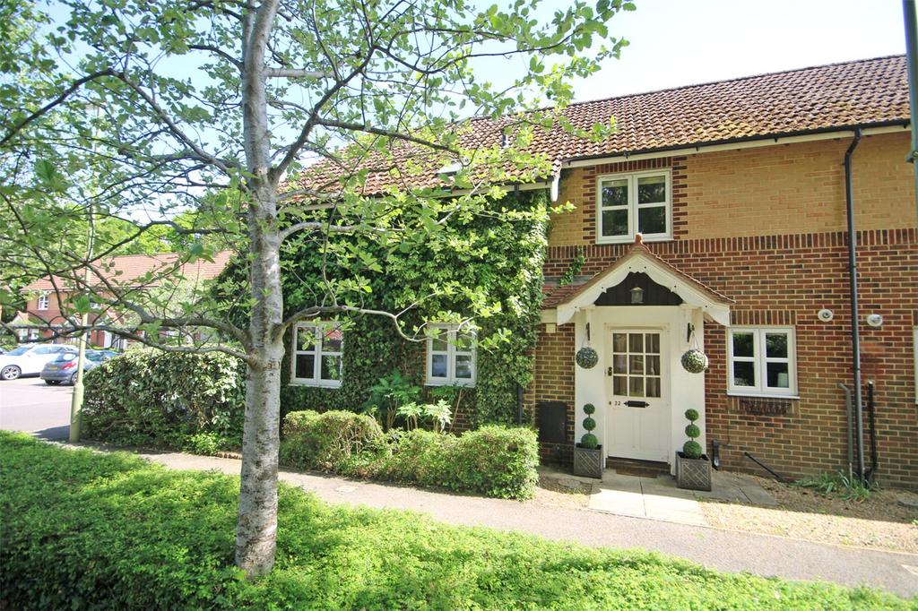 Vicarage Gardens, Hordle, Lymington... 2 bed terraced house for sale - £299,950