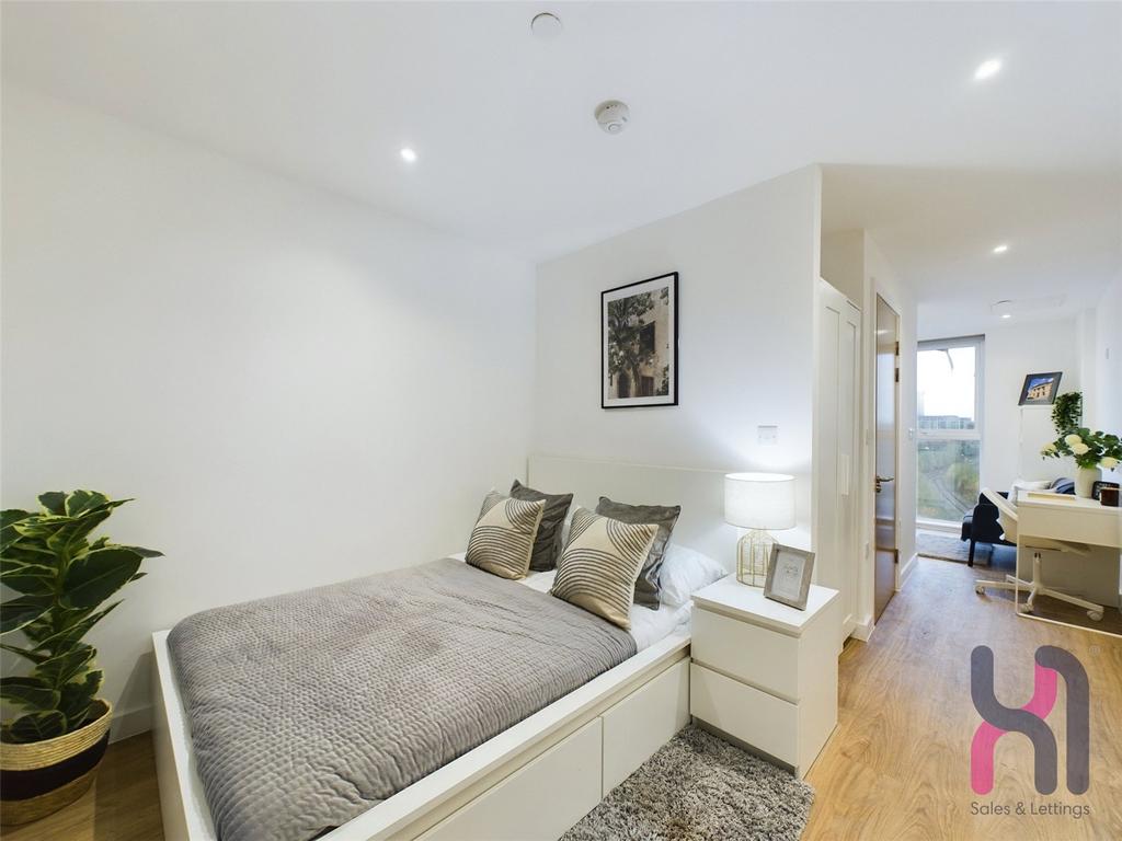 Cheltenham Place, 33 Frederick Road... 1 bed flat - £900 pcm (£208 pw)