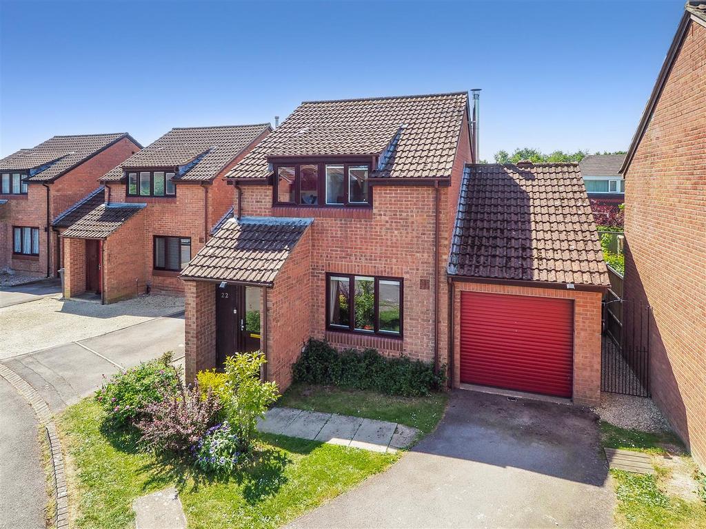 Danehurst Place, Andover 3 bed detached house - £357,500