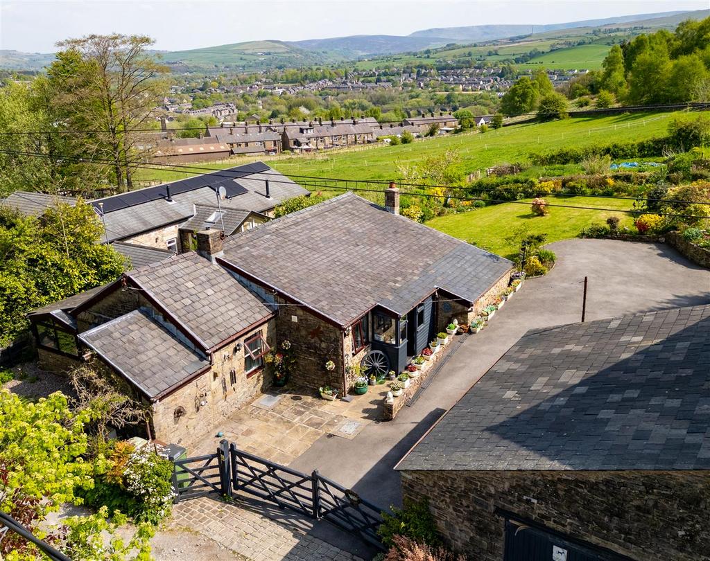 Redmoor Lane, New Mills, High Peak 3 bed house for sale - £585,000