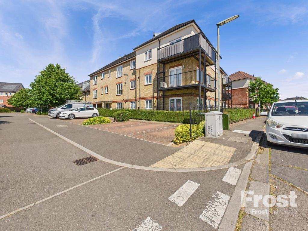 Oak House, Holywell Way, Stanwell... 1 bed apartment - £1,250 pcm (£288 pw)