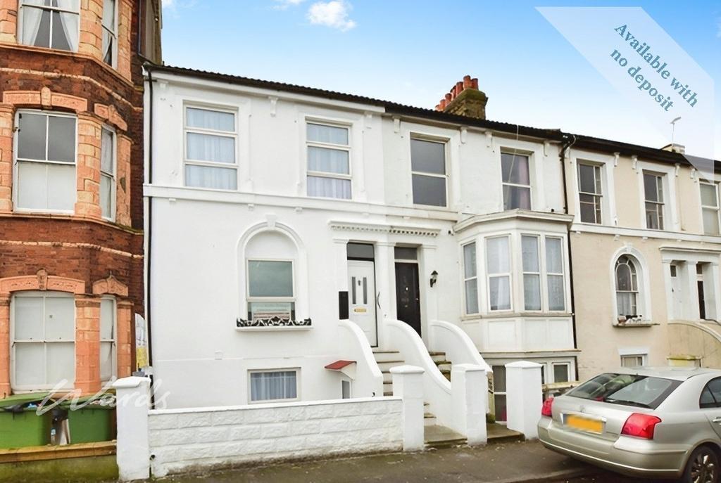 Marine Parade, Sheerness ME12 3 bed flat - £1,200 pcm (£277 pw)