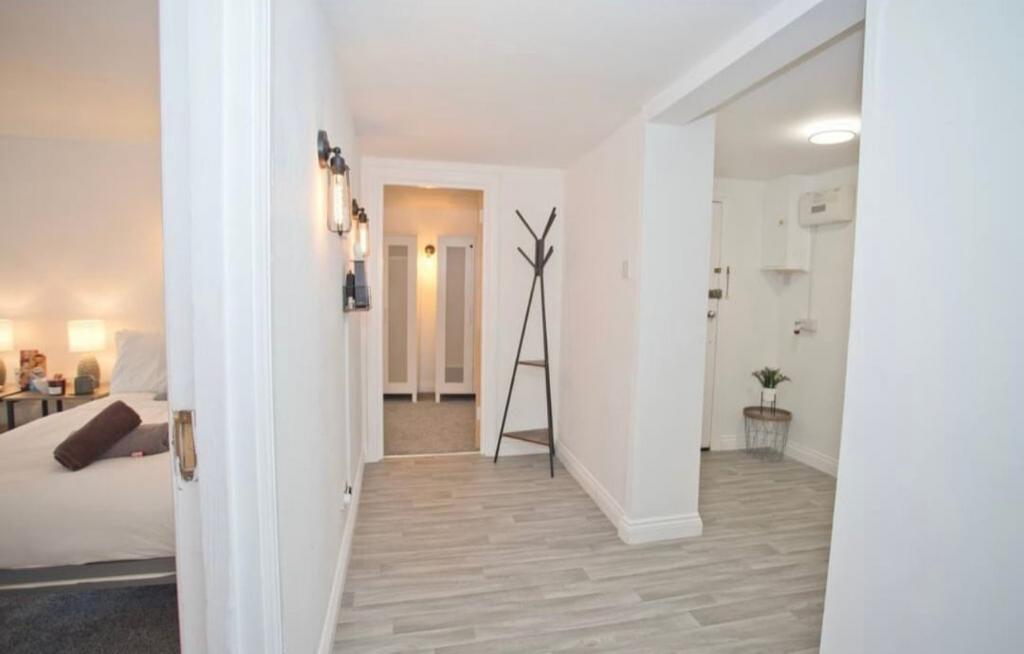 Old Christchurch Road, Bournemouth, BH1 2 bed flat - £1,400 pcm (£323 pw)