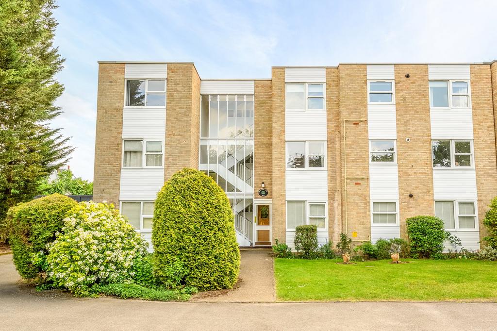 Queens Road, Weybridge, KT13 2 bed apartment for sale - £349,950
