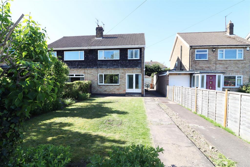 Tranby Lane, Anlaby, Hull 3 bed semi-detached house - £200,000
