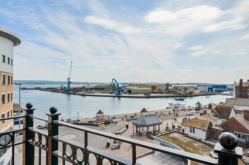 East Quay Road, Poole, Dorset 2 bed apartment for sale - £500,000