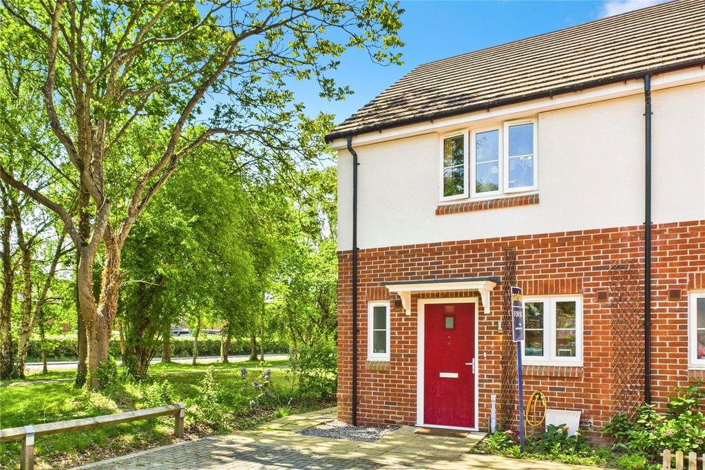 Benham Place, Tadley, Hampshire, RG26 2 bed end of terrace house for ...