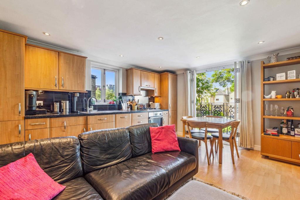 Winthorpe Road, Putney, London 1 bed flat - £2,000 pcm (£462 pw)