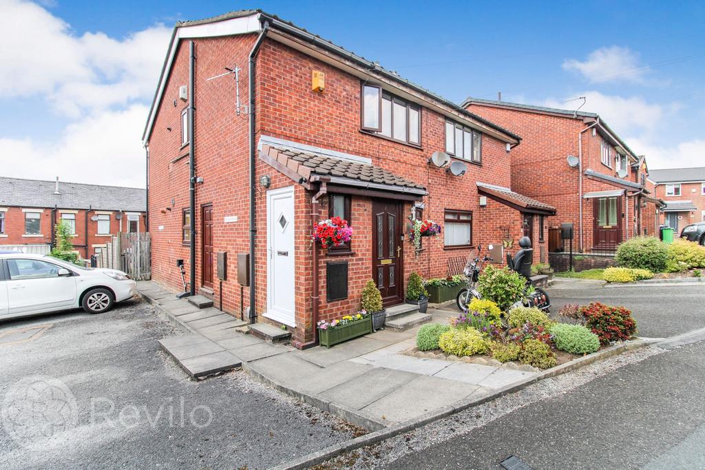 Vicarage View, Rochdale, OL11 2 bed flat - £105,000