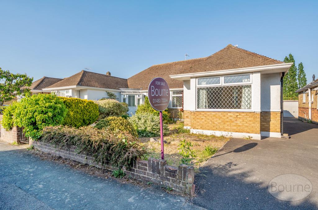 Wendley Drive, Woodham, Surrey, KT15 3 bed bungalow for sale - £450,000