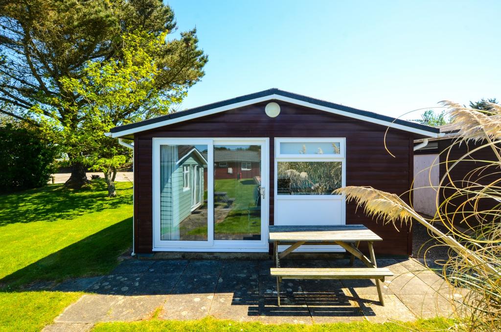 84 Atlantic Bays Holiday Park, St.... 2 bed chalet for sale - £55,950