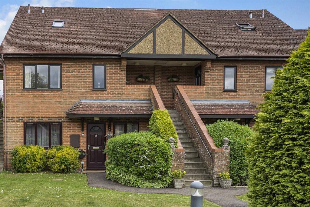 Denton Court, Bobmore Lane, Marlow 2 bed maisonette - £382,000