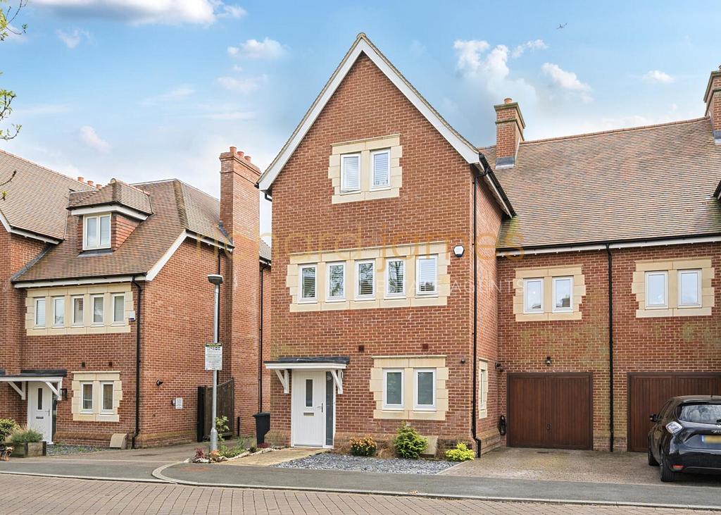 Guardhouse Way, Mill Hill, NW7 4 bed end of terrace house - £1,095,000