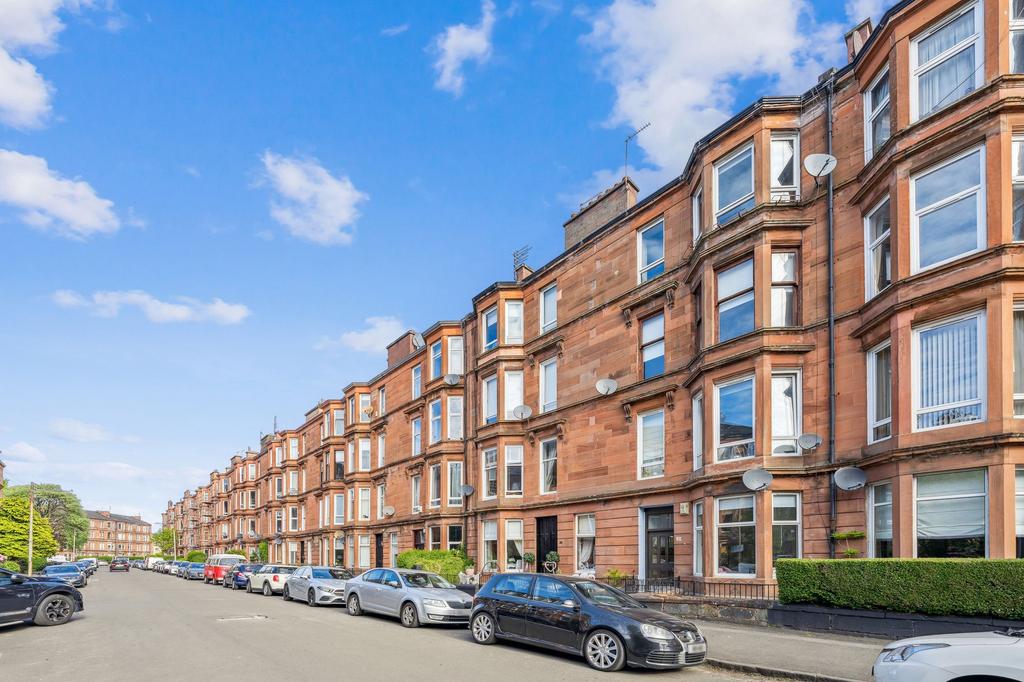 39 Waverley Gardens, Flat 1/2... 2 bed flat - £199,000