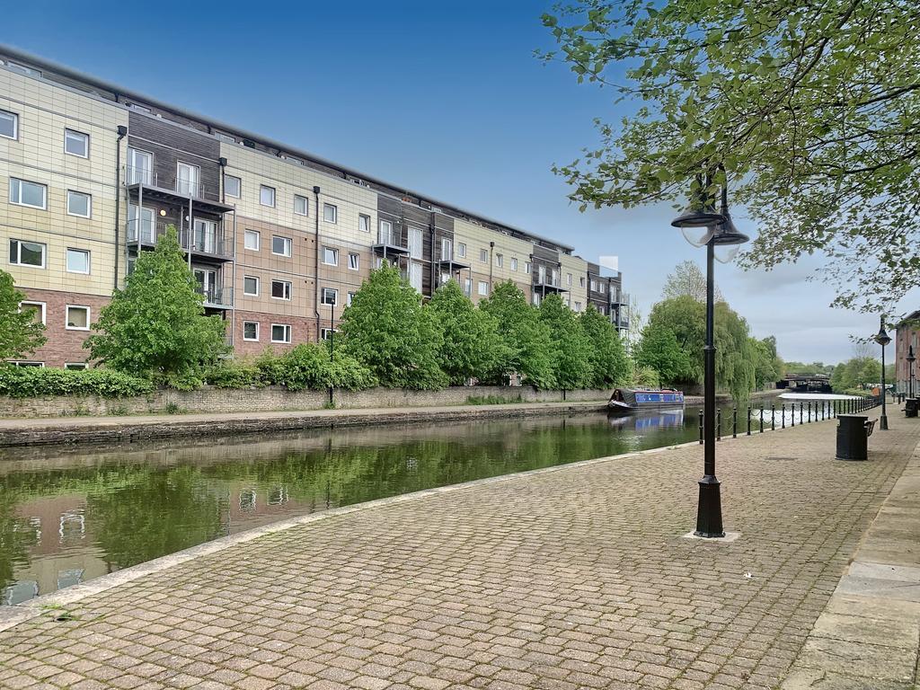 Heritage Way, Wigan WN3 2 bed apartment - £775 pcm (£179 pw)