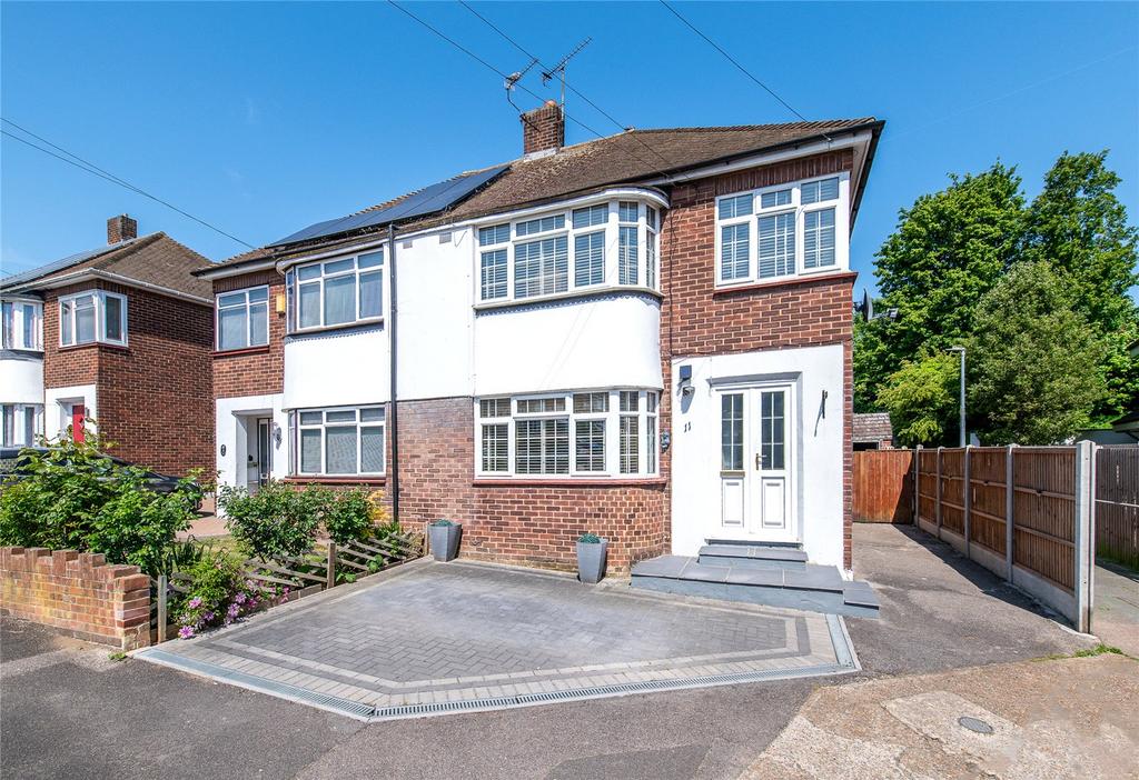 Swain Close, Rochester, Kent, ME2 3 bed semi-detached house for sale ...