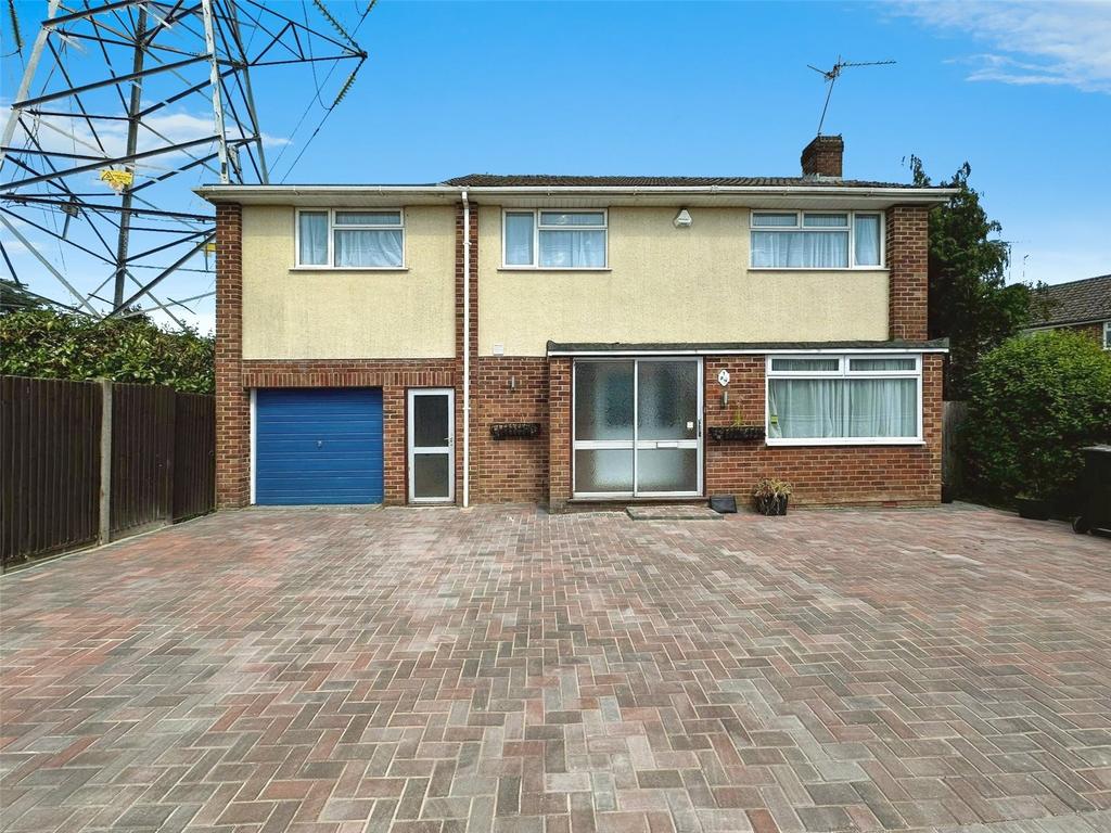 Kingfisher Drive, Woodley, Reading, RG5 4 bed detached house - £2,400 ...