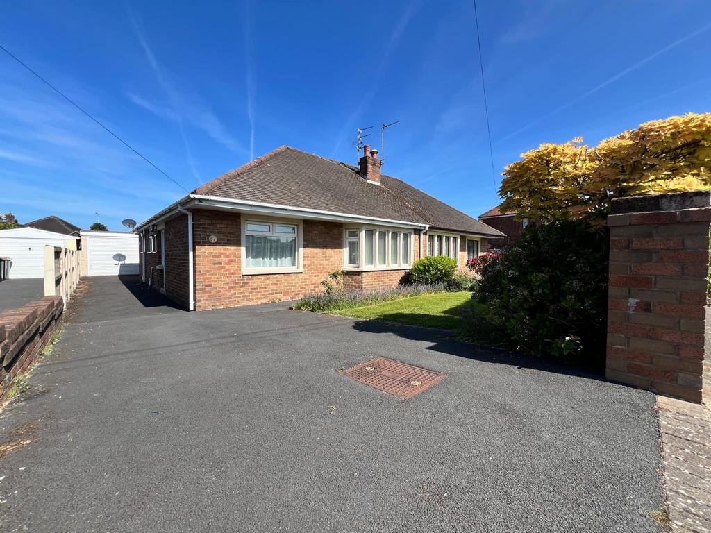 Caldervale Avenue, Poulton-Le-Fylde FY6 2 bed bungalow - £265,000
