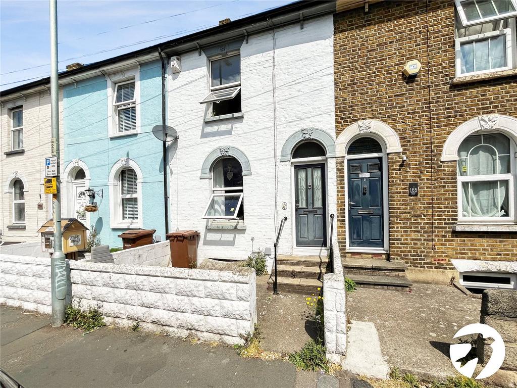 Railway Street, Gillingham, Kent, ME7 3 bed terraced house to rent - £ ...