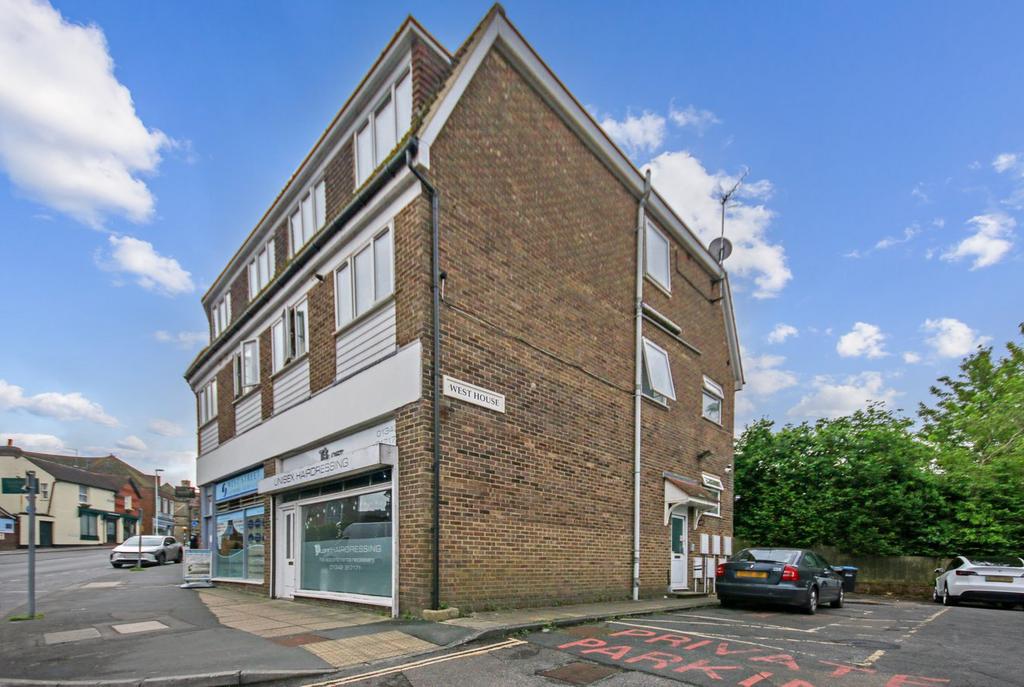 West Street, East Grinstead, RH19 2 bed flat for sale - £210,000