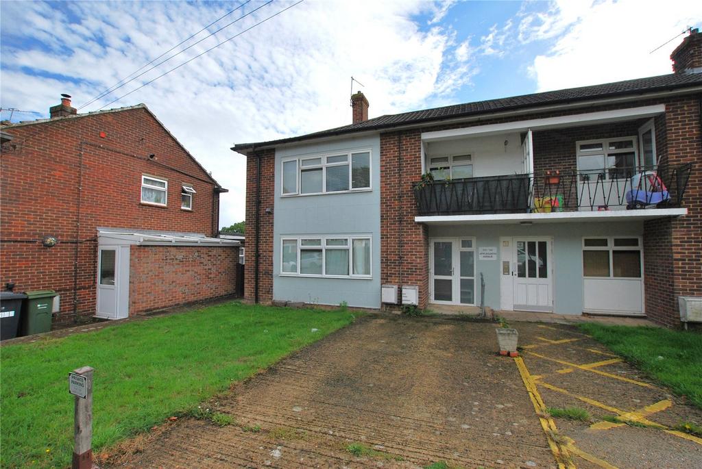 Applegarth Avenue, Guildford, Surrey... 2 bed apartment - £1,400 pcm (£ ...