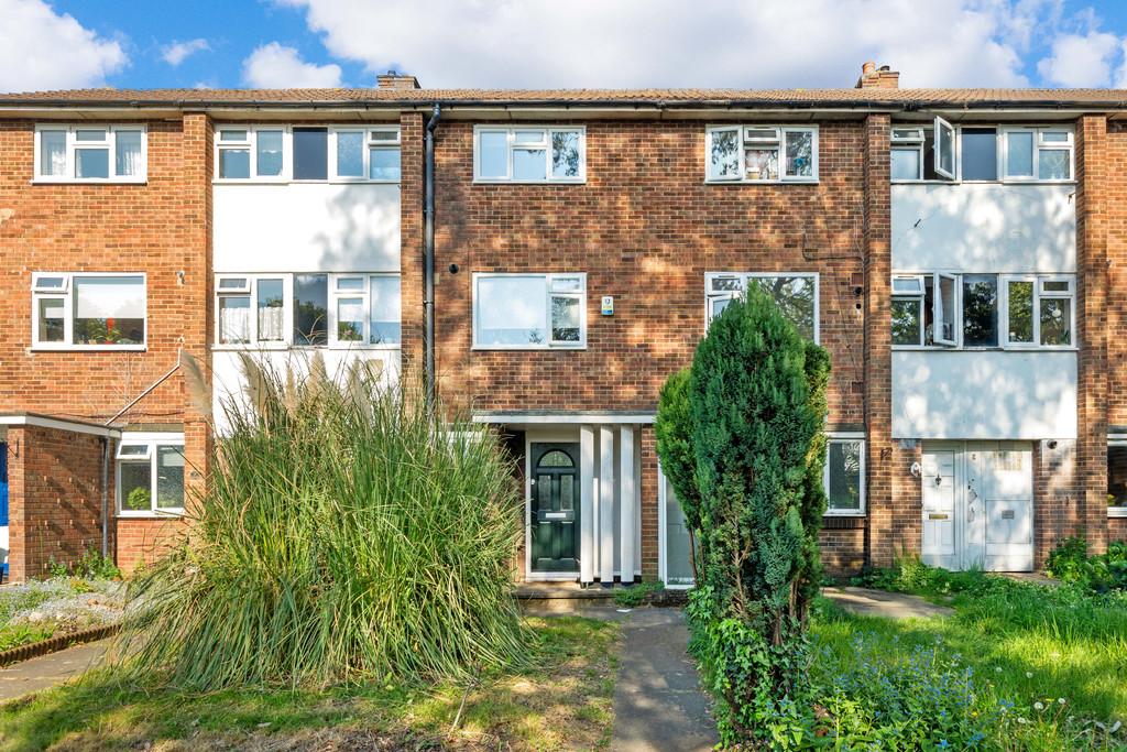 Bond Gardens, Wallington 2 bed maisonette - £345,000