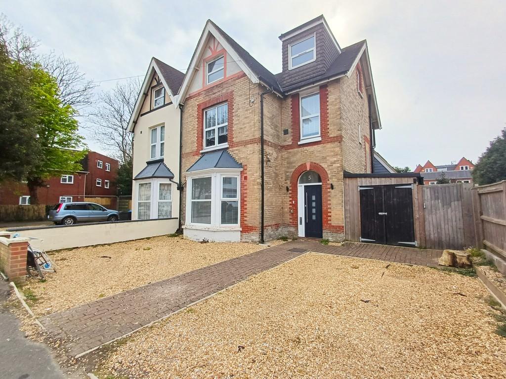 Hamilton Road, Bournemouth 2 bed apartment - £950 pcm (£219 pw)