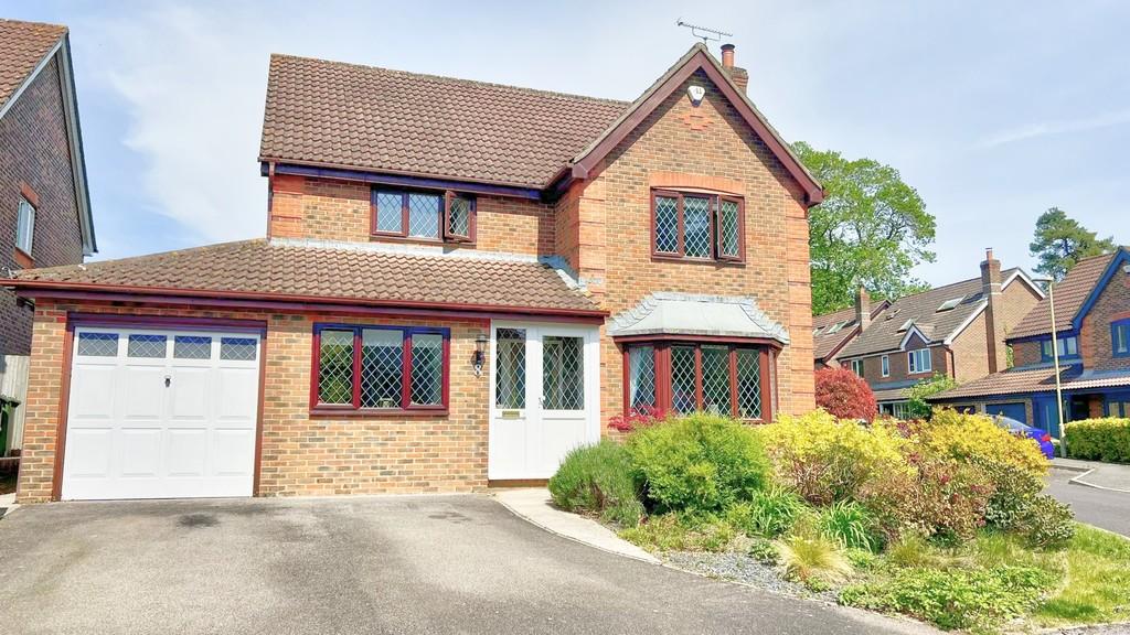 Home Way, Petersfield GU31 4 bed detached house for sale - £850,000