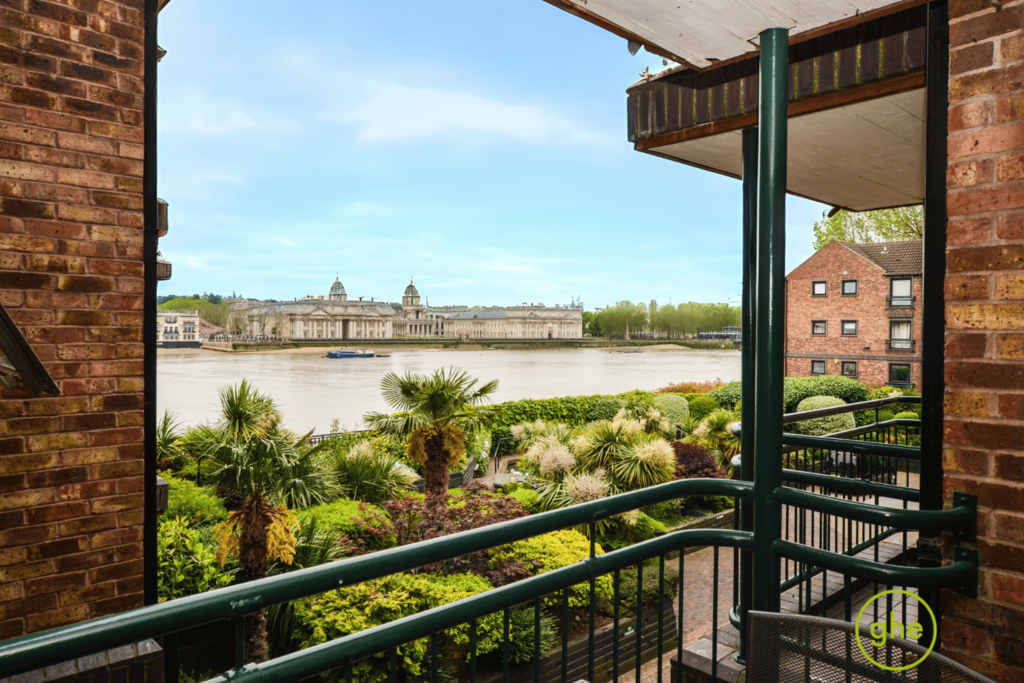 Luralda Wharf, Docklands, London 3 bed flat - £600,000