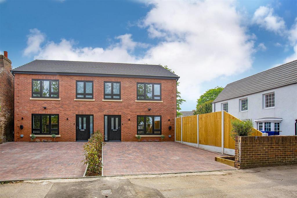 Staines Road East, Sunbury-On-Thames... 3 bed semi-detached house - £ ...