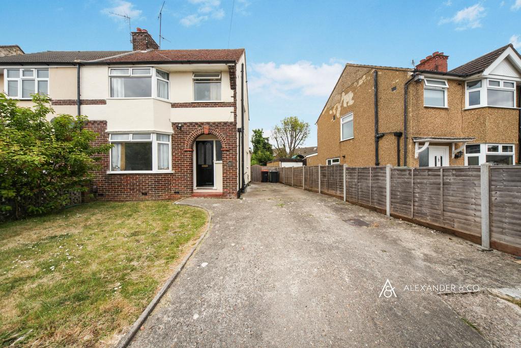 Dunstable LU6 4 bed semi-detached house - £1,650 pcm (£381 pw)