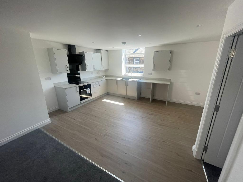 Sun Street, Colne, BB8 0JJ 3 bed flat - £800 pcm (£185 pw)