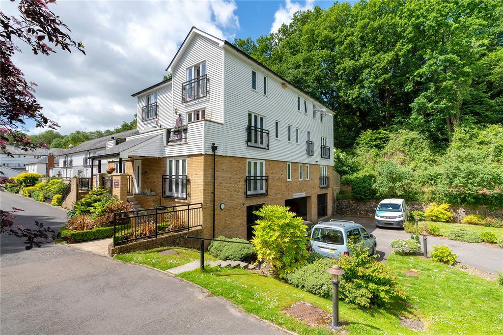 Hayle Mill Road, Maidstone, ME15 2 bed flat - £260,000