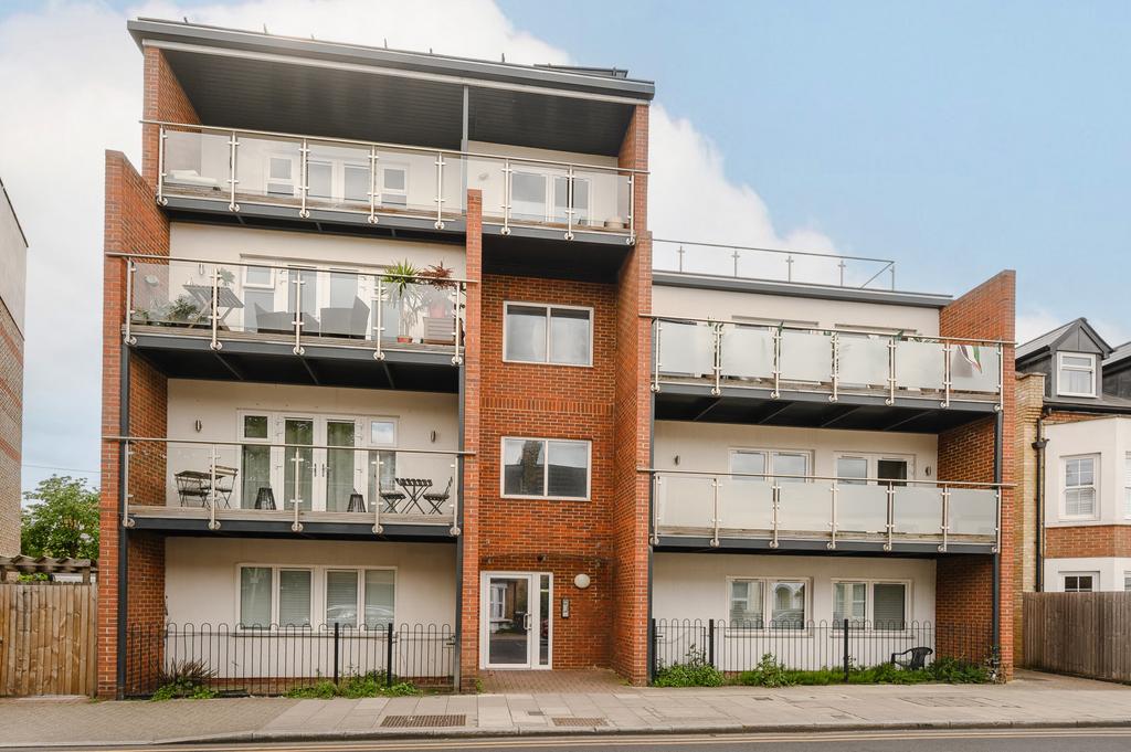 Hartfield Road, London SW19 2 bed apartment for sale - £595,000