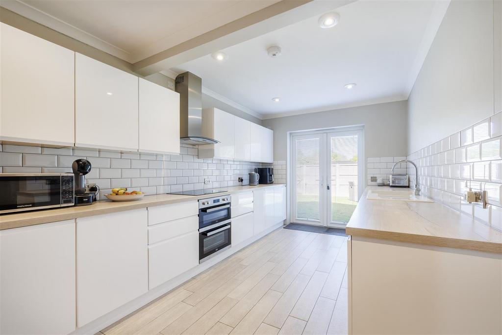Mill Common, Westhall Halesworth IP19 3 bed end of terrace house - £300,000