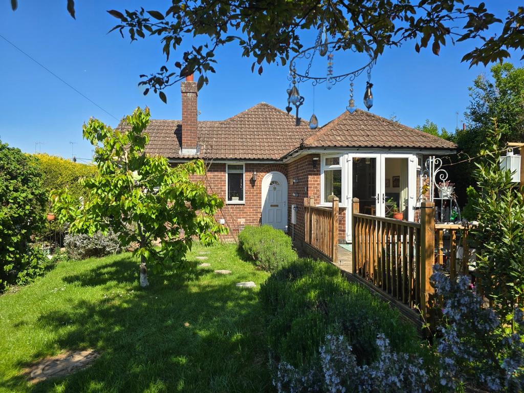 Fairway, Kingsley, Northampton, NN2 7JZ 2 bed detached bungalow for ...