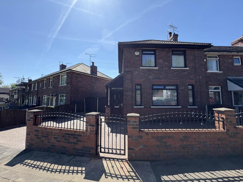 Hall Street, Royton 3 bed end of terrace house - £210,000
