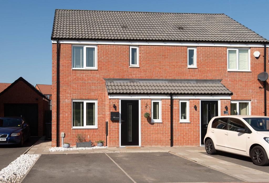 Emerald Drive, Chesterfield S41 3 bed semi-detached house - £200,000