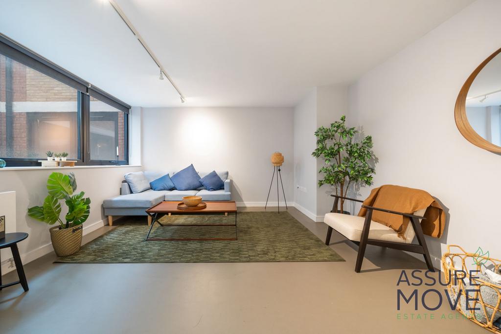 Vinny Court, High Road N12 1 bed flat - £270,000