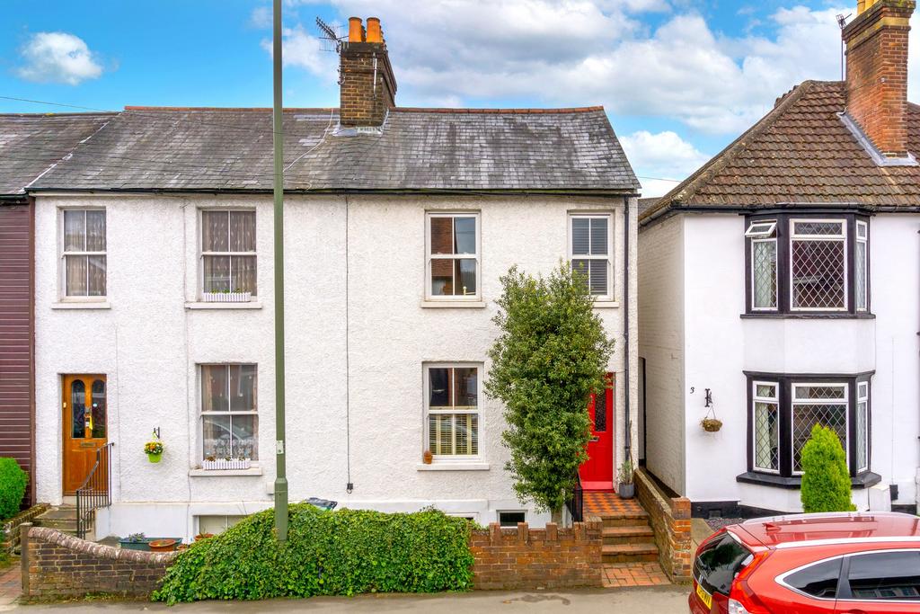 West Road, Reigate, RH2 3 bed semi-detached house for sale - £600,000