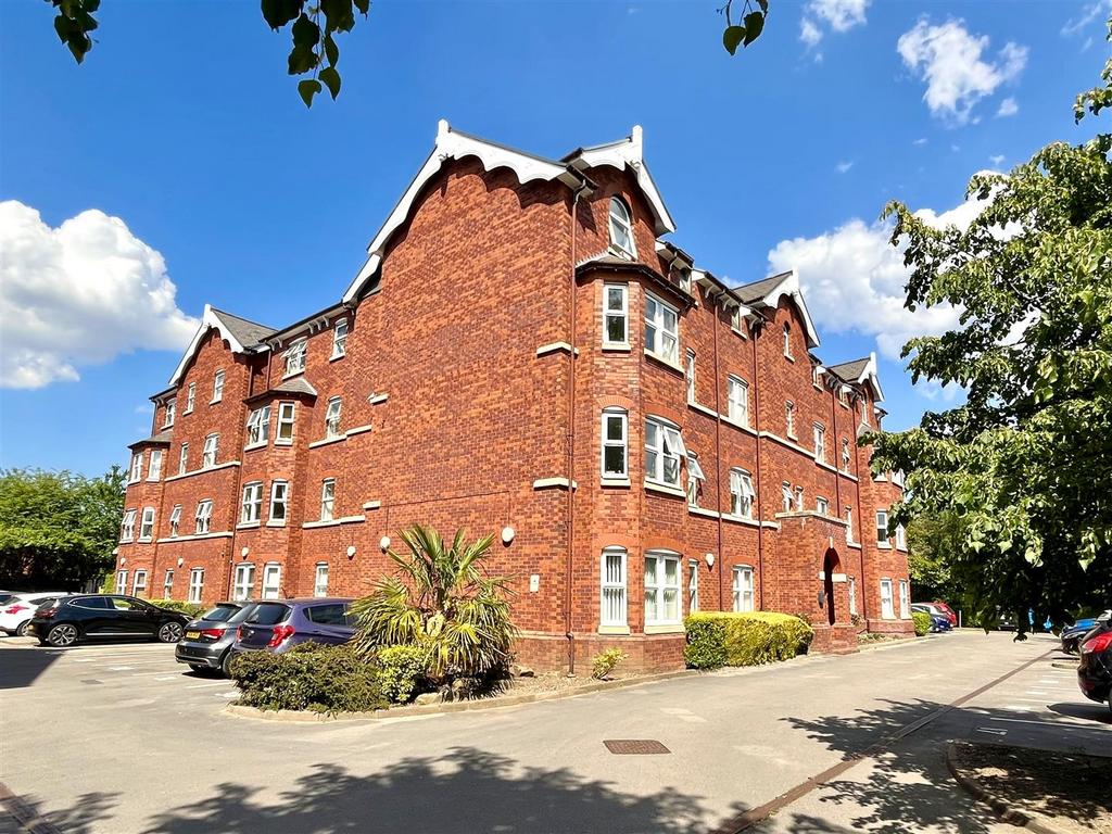 Broad Road, Sale 2 bed apartment - £1,100 pcm (£254 pw)