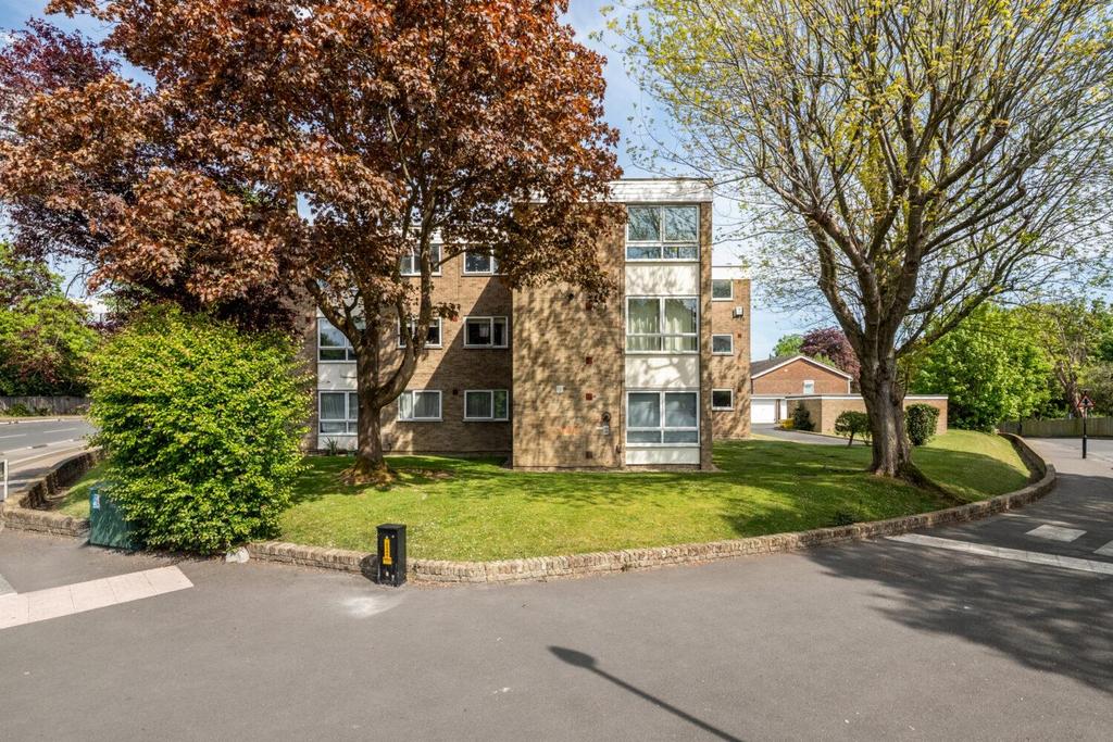 Sydenham Hill, Sydenham London, SE26 2 bed flat - £375,000