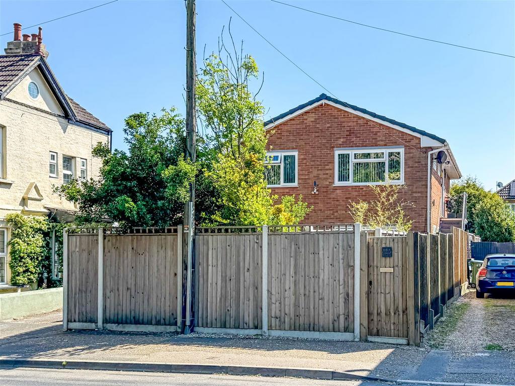 Lyminster Road, Littlehampton BN17 2 bed apartment - £240,000