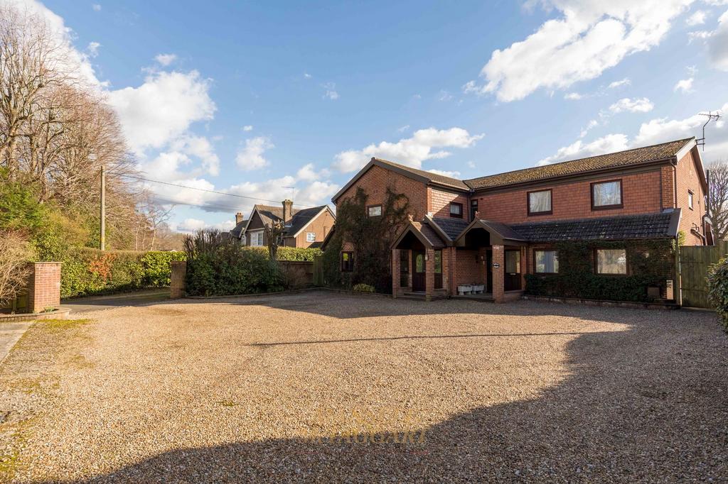 Three Bridges Road, Crawley RH10 8 bed detached house for sale - £1,250,000