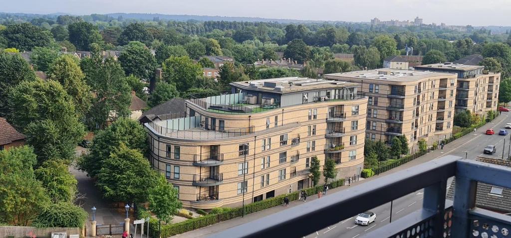 Aspects Court, Slough 2 bed house for sale - £295,000