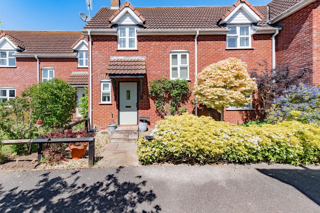 Skinners Close, Harleston IP20 3 bed terraced house for sale - £270,000