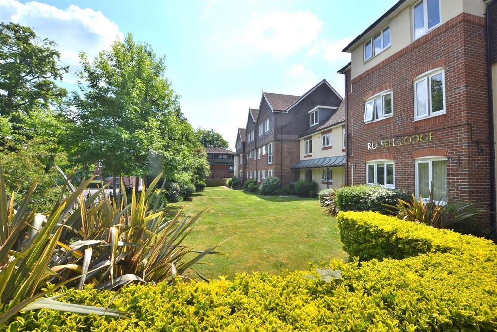 Branksomewood Road, Fleet GU51 1 bed apartment for sale - £180,000