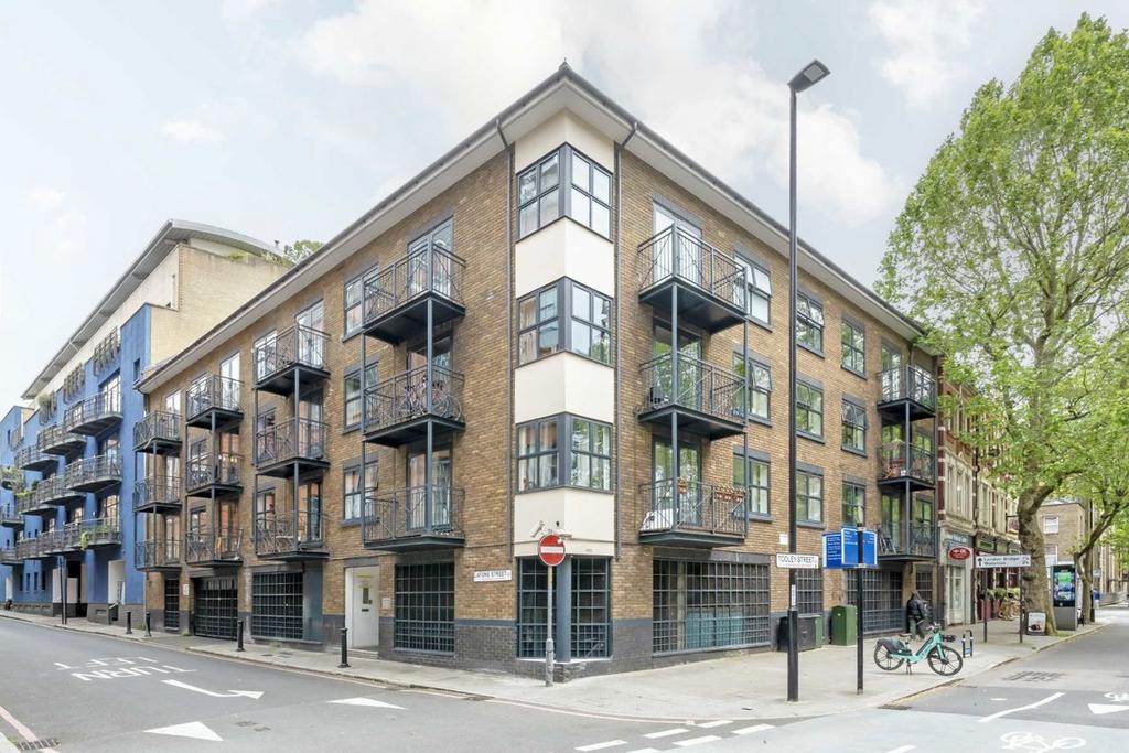 Lafone Street, London SE1 2 bed flat to rent - £2,500 pcm (£577 pw)